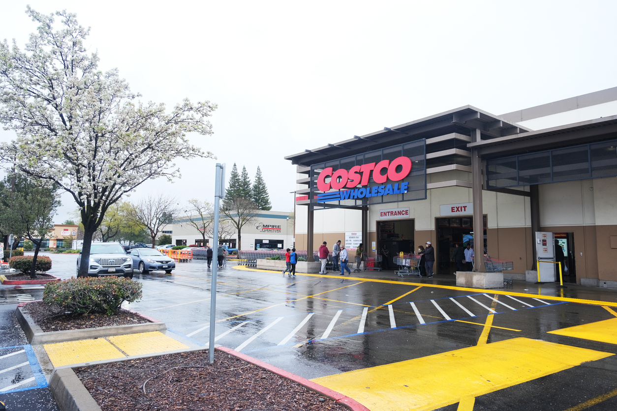 Costco Boosting Pay for Hourly Workers