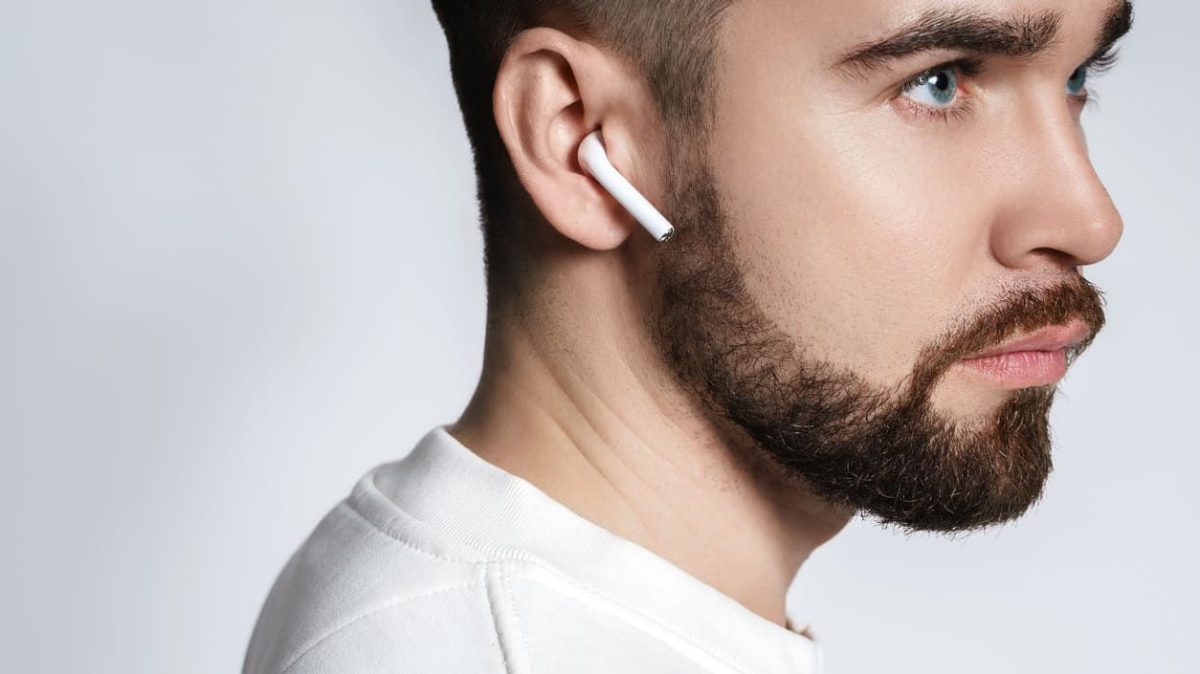 Should Earbuds Be Allowed in the Workplace?